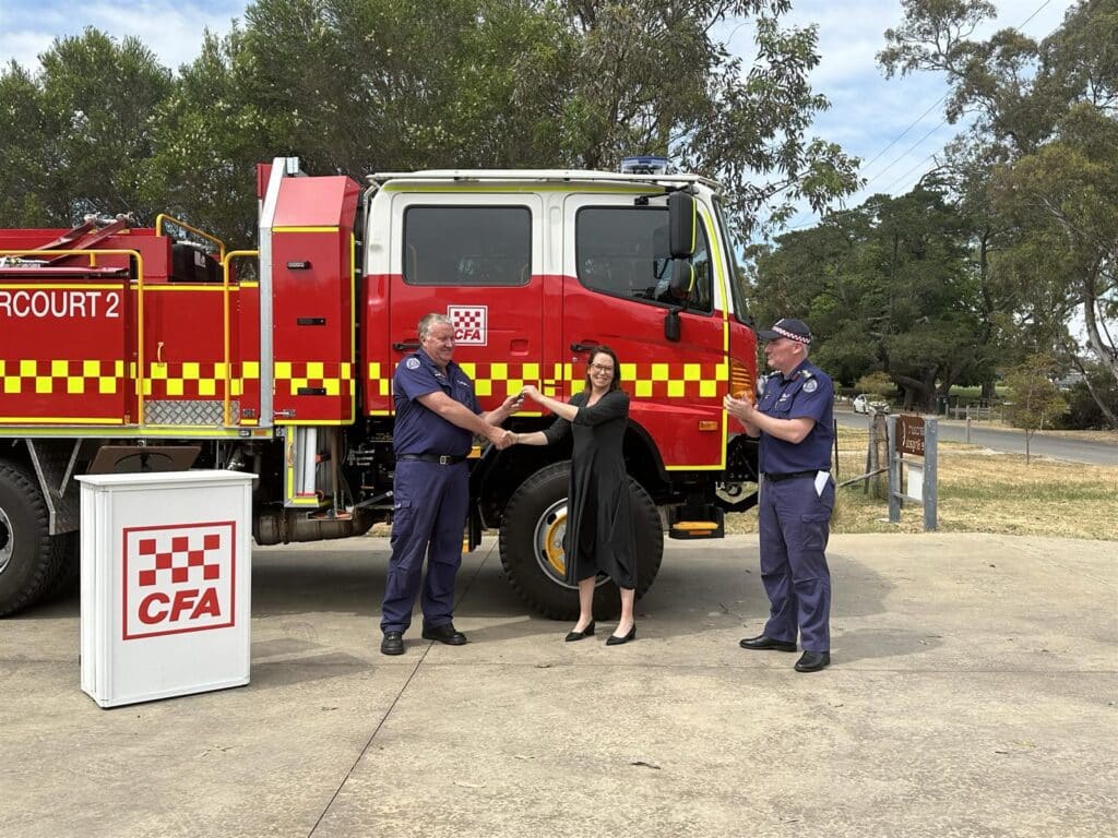 Harcourt CFA Brigade unveils new medium tanker - TradeTrucks - Used ...