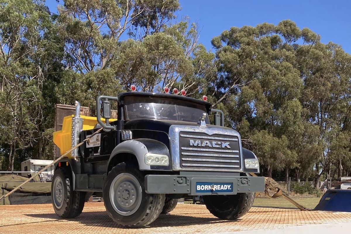 Mack bicentennial Super-Liner drew eyes at Kyabram Mack Muster
