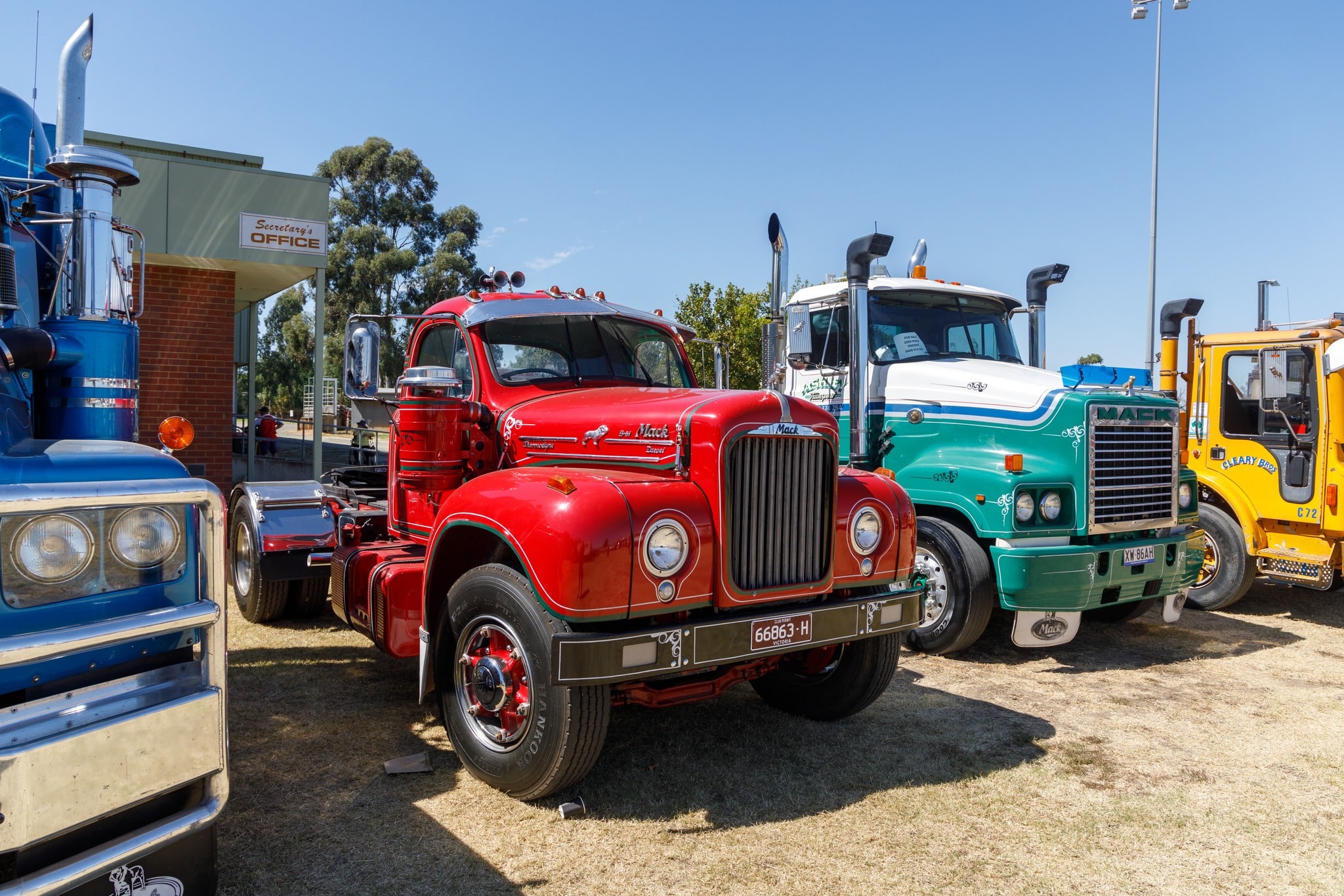 Mack bicentennial Super-Liner drew eyes at Kyabram Mack Muster