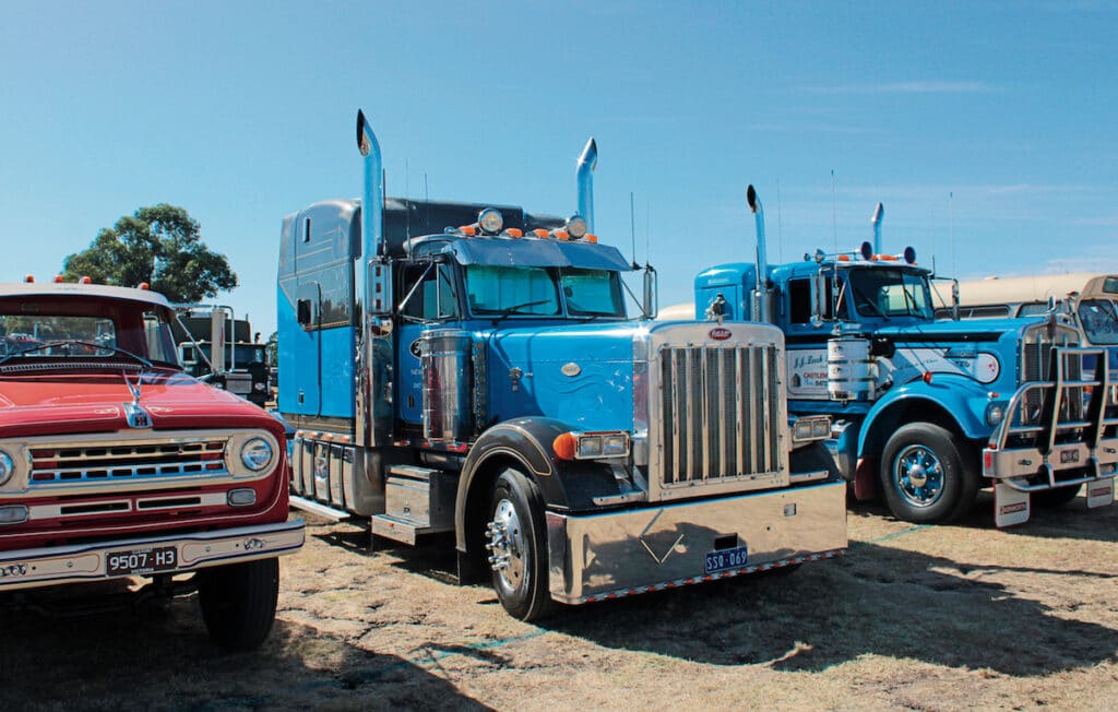 Well-maintained '92 Peterbilt boasts original seats