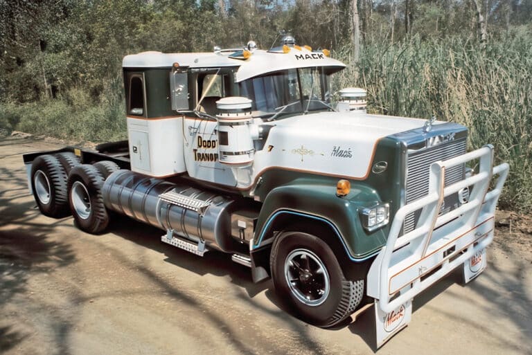 Special 1983 Mack Super-Liner restored to former glory