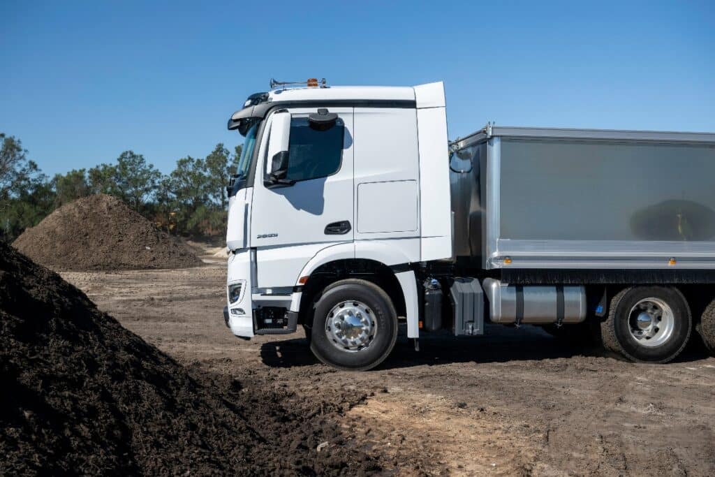 Mercedes delivers ready-to-work tipper solution