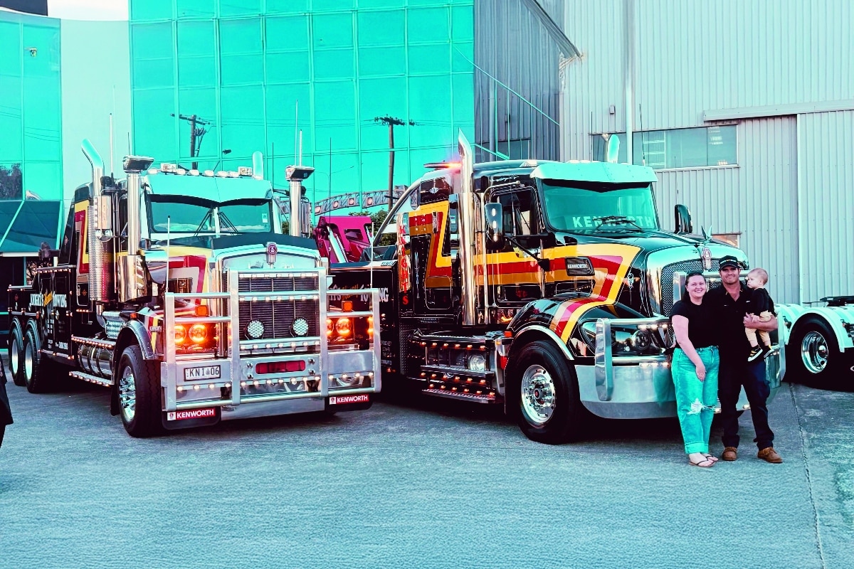 Adventures with Knights Heavy Towing's Kenworths