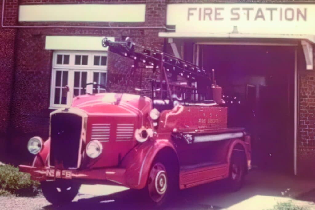 A falling apart 1936 Dennis Fire Engine gets a makeover