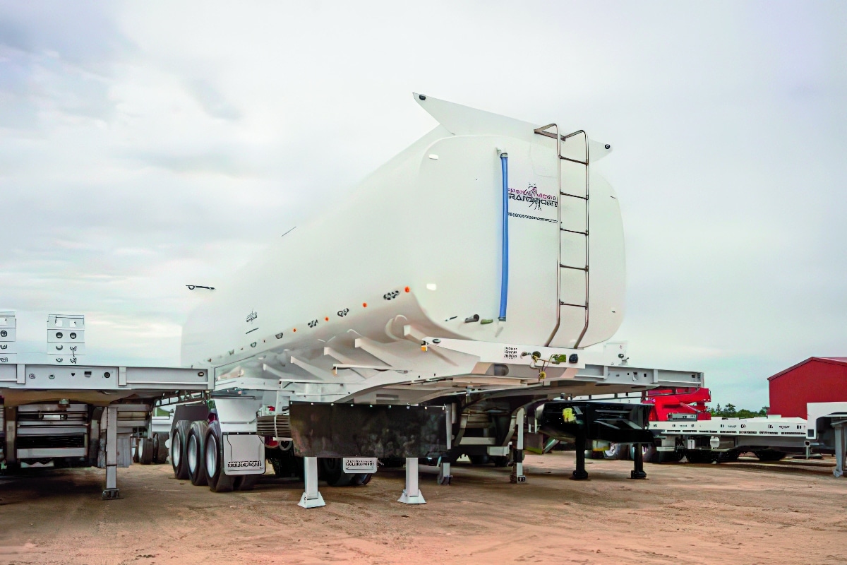 Drive home with a 32,000L Freightmore Transport water tanker